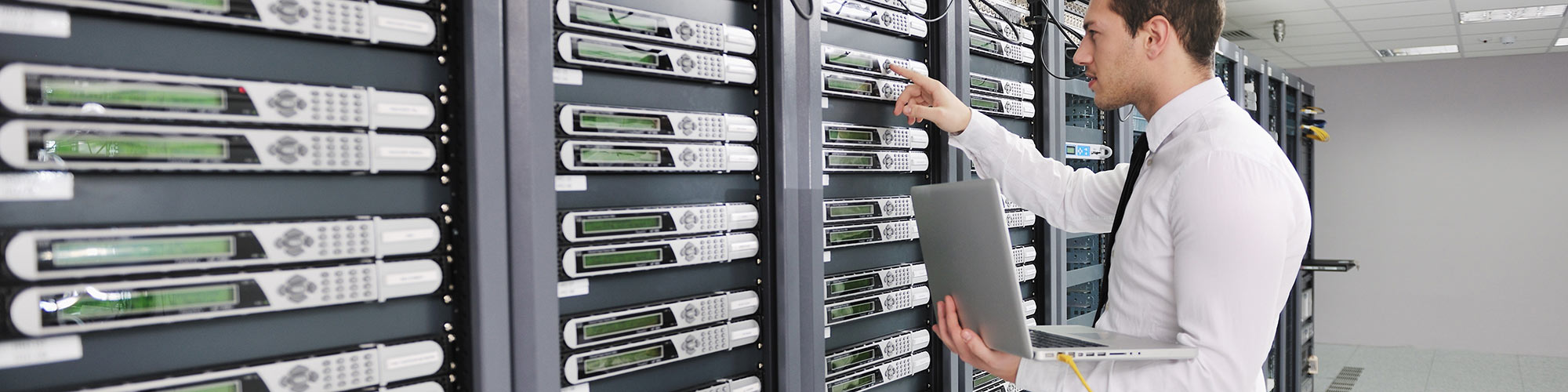 Monitoring servers without disconnection | Bender GmbH & Co. KG